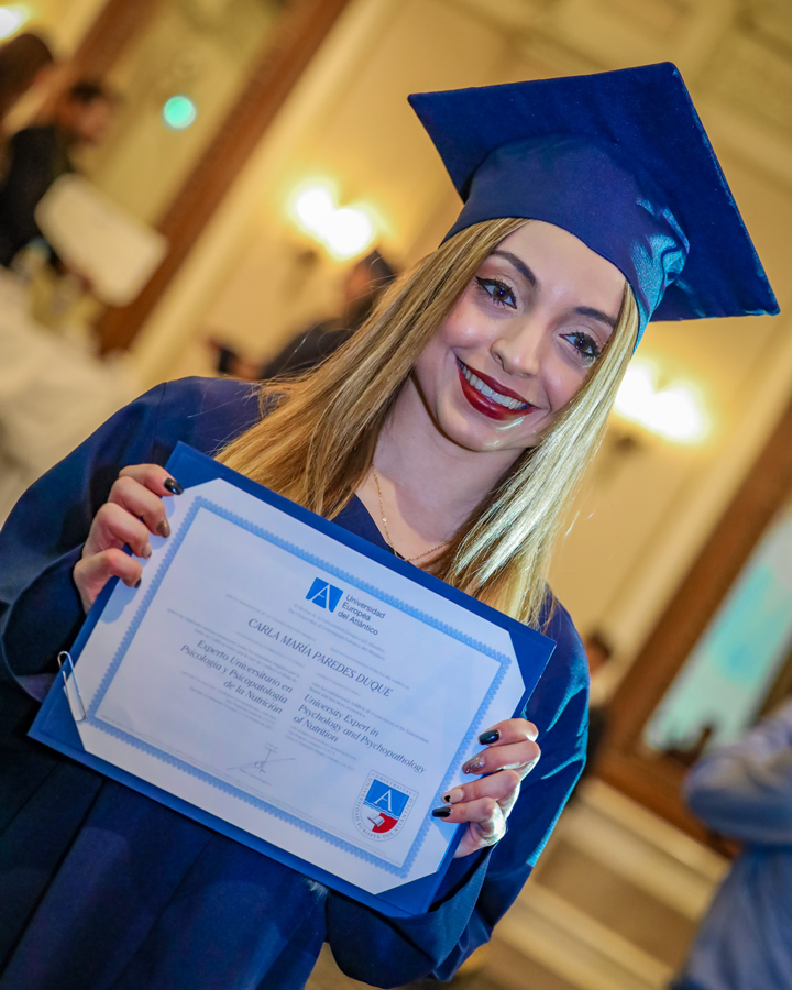 FUNIBER El Salvador agasaja a los becados en una entrega de diplomas ...