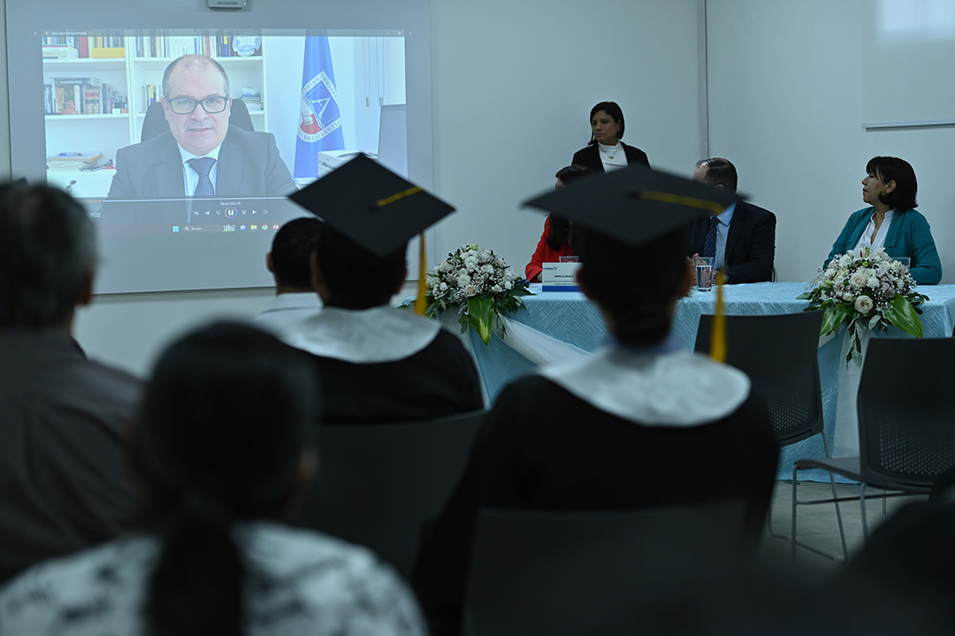 FUNIBER Bolivia agasaja a sus becados en un acto de entrega de diplomas ...