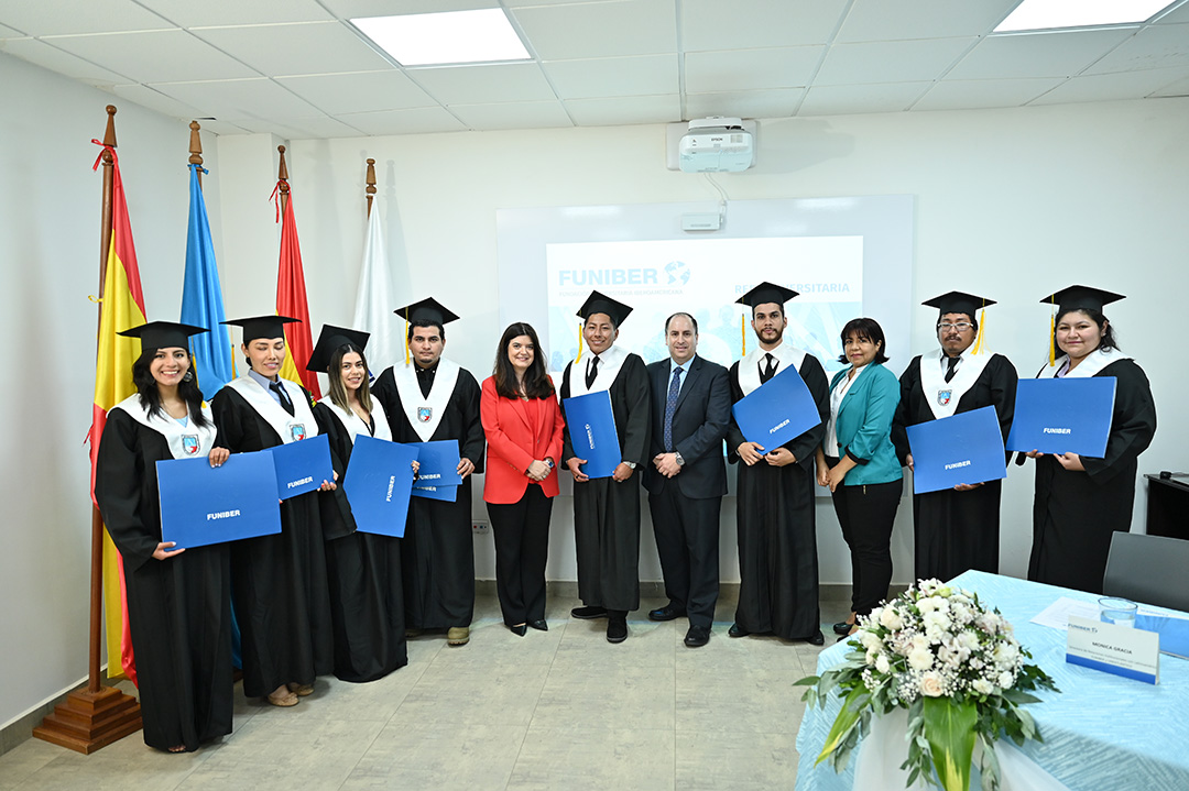 FUNIBER Bolivia agasaja a sus becados en un acto de entrega de diplomas ...