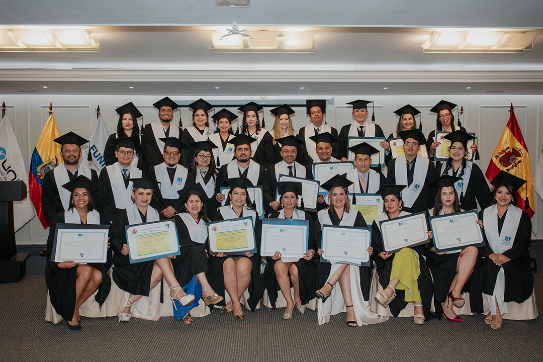 FUNIBER Ecuador celebra a sus becados en una entrega de títulos ...