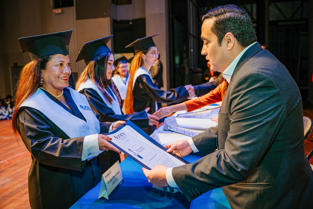 FUNIBER Ecuador realiza una ceremonia de entrega de títulos para sus ...