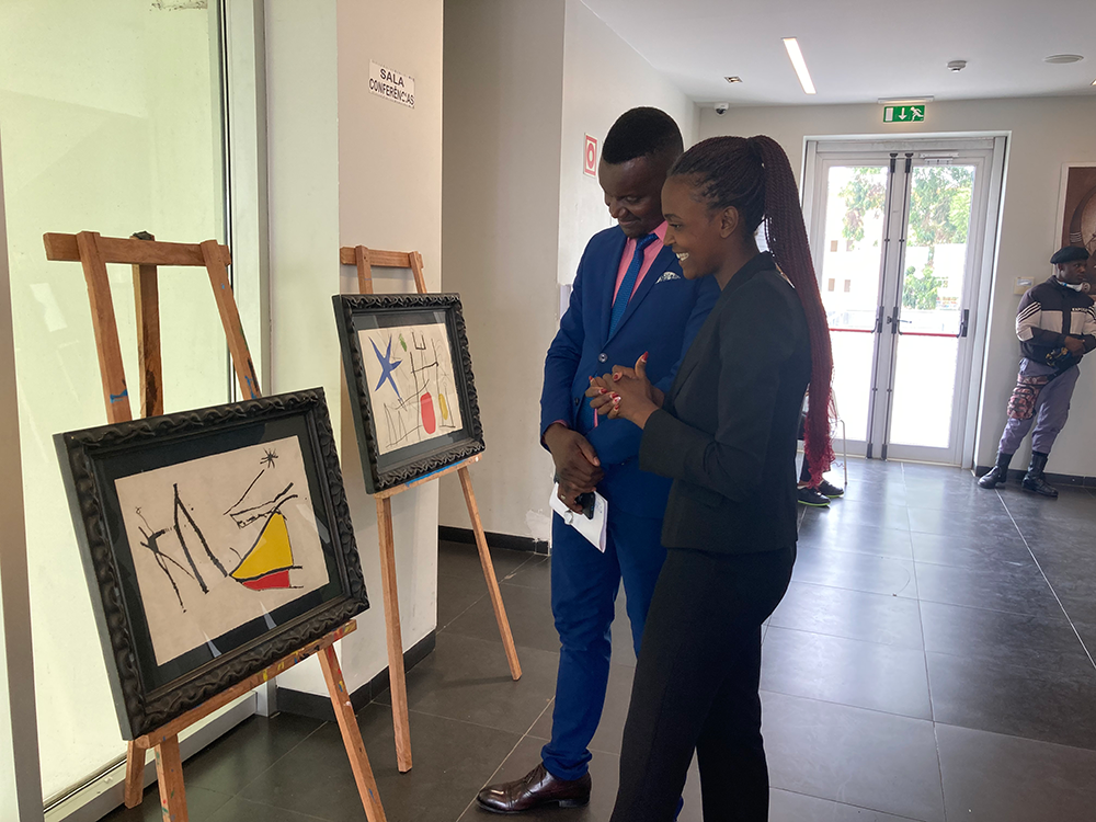 El rector de la UNIC inaugura la exposición de obras de Joan Miró en la ...